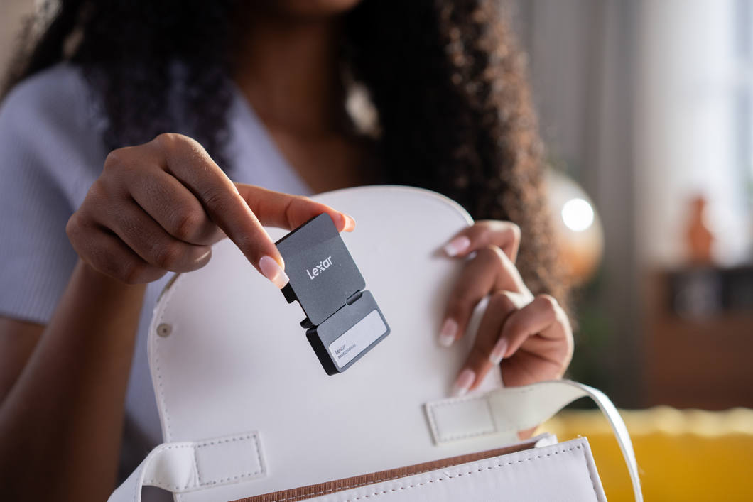 Lexar Professional Go SSD SL400S / USB3.2 Gen2 2TB with Hub (R1050 ...